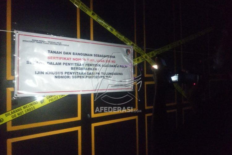 Bareskrim Polri Sita Paksa Mobil Mewah Bayu Walker Crazy Rich ...